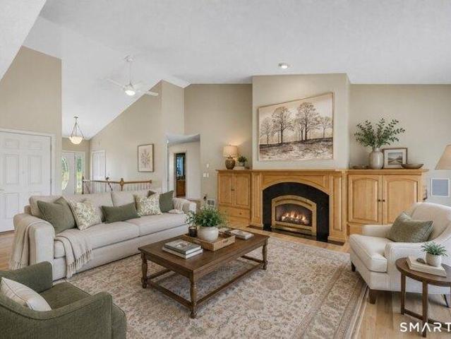 house with 2 bedroom, East Windsor CT ES104792351