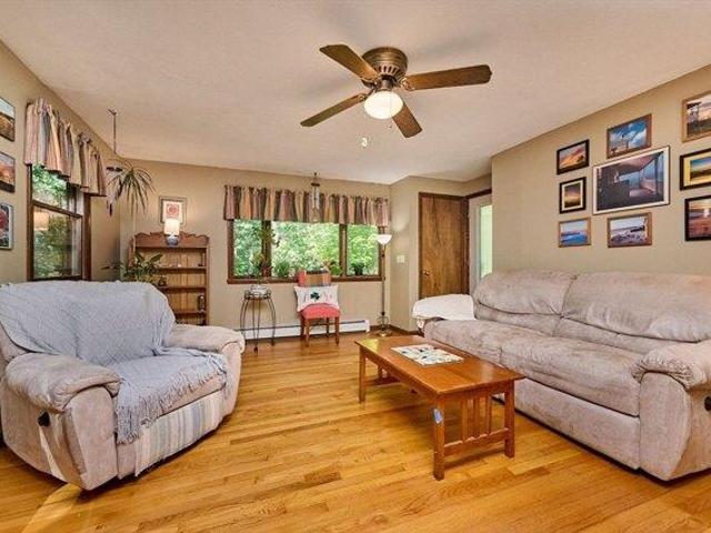 house with 2 bedroom, Easthampton MA ES103852455
