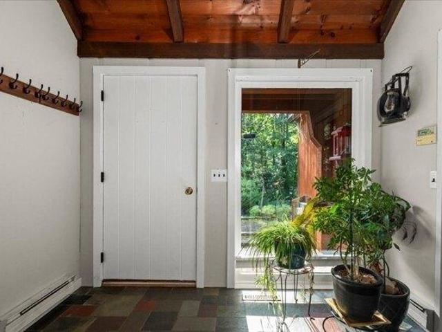 house with 2 bedroom, Easthampton MA ES105059774
