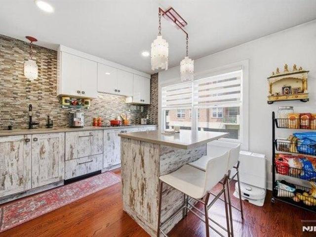 house with 2 bedroom, Edgewater NJ ES105159430