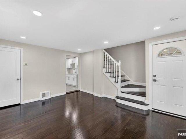 house with 2 bedroom, Elizabeth NJ ES104759424