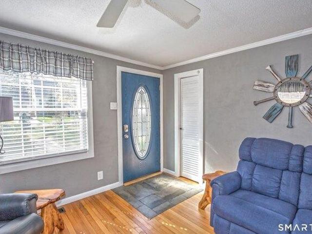 house with 2 bedroom, Enfield CT DS102562818