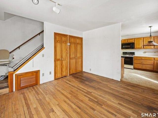 house with 2 bedroom, Fairfield CT DLS103125025