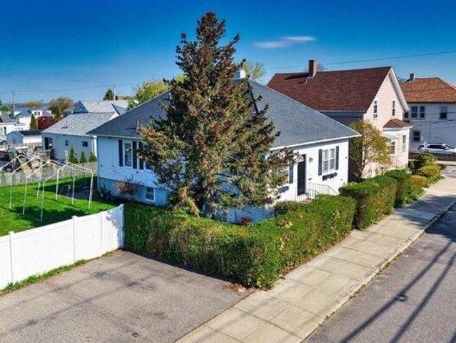 house with 2 bedroom, Fall River MA DLS102561621