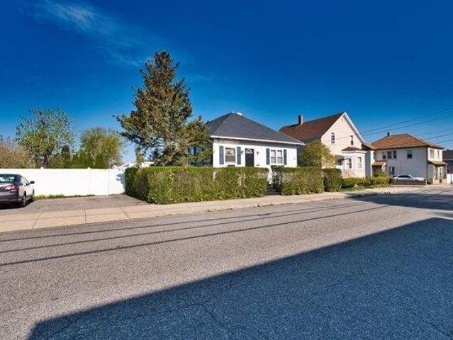house with 2 bedroom, Fall River MA ES103437683