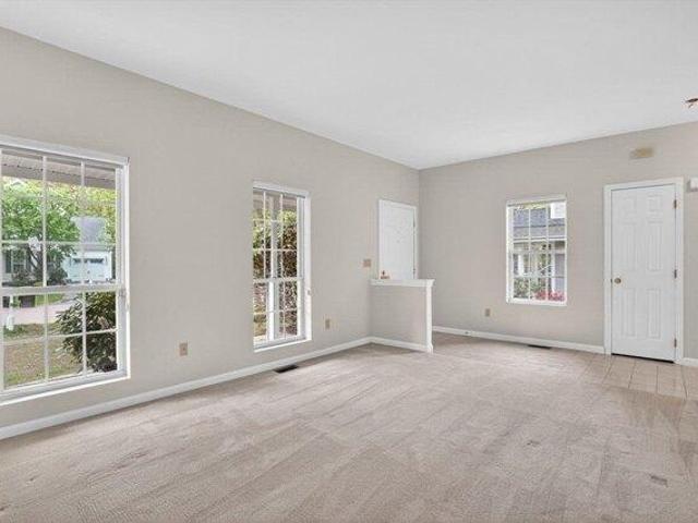 house with 2 bedroom, Foxboro MA ES103808942