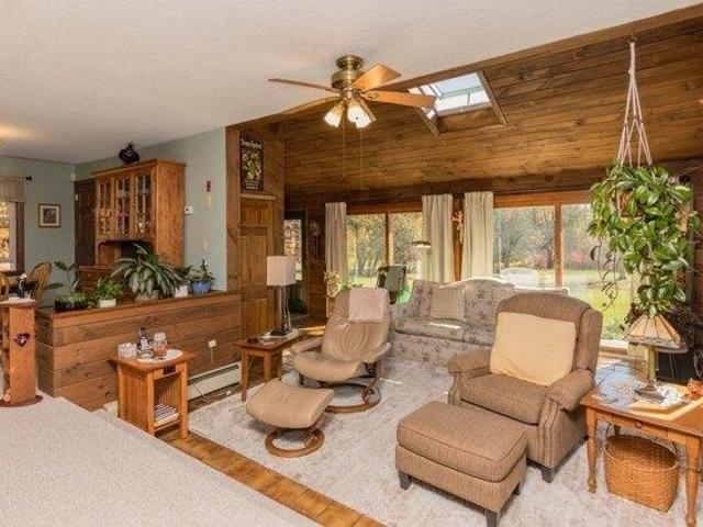 house with 2 bedroom, Gardner MA ES105172904
