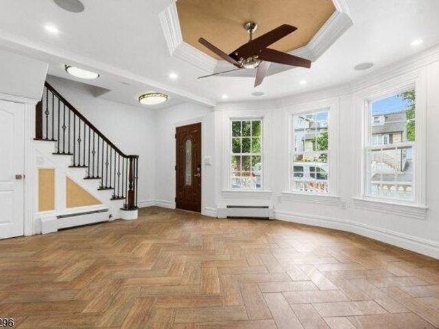 house with 2 bedroom, Garfield NJ ES105155909