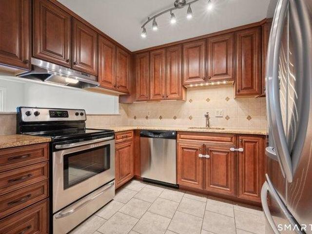 house with 2 bedroom, Glastonbury CT DLS101657479