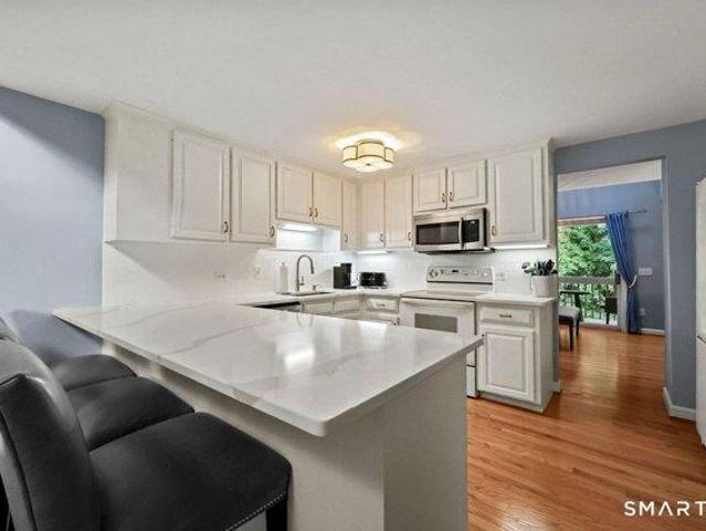 house with 2 bedroom, Glastonbury CT DS104114302