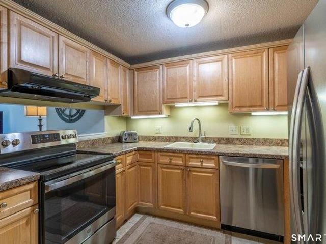house with 2 bedroom, Glastonbury CT DS104297033