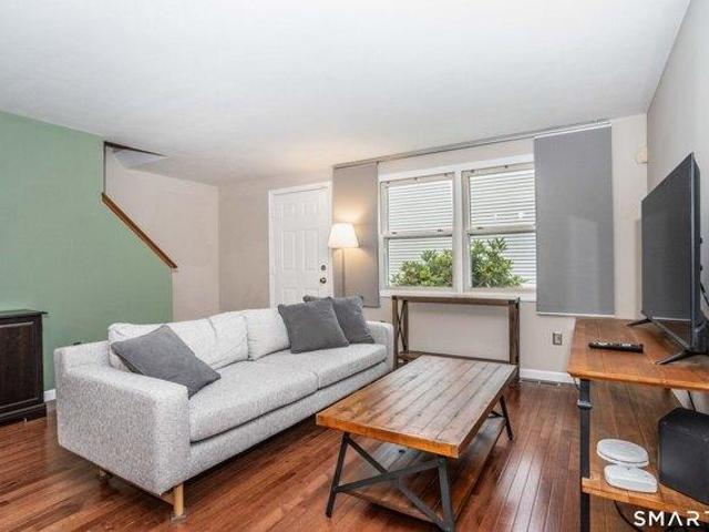 house with 2 bedroom, Glastonbury CT ES104296501