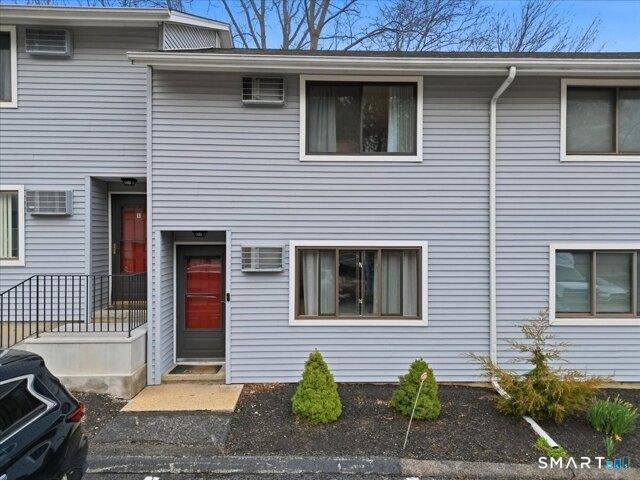 house with 2 bedroom, Groton CT DLS102727526