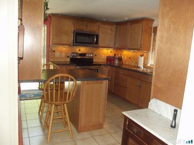 house with 2 bedroom, Groton CT ES103127699