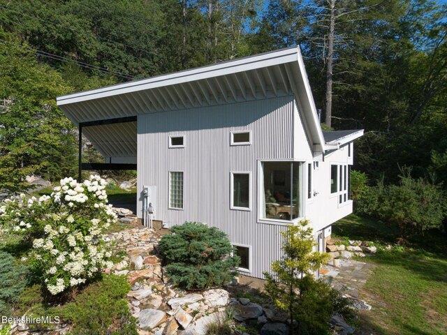 house with 2 bedroom, Great Barrington MA DLS101801863
