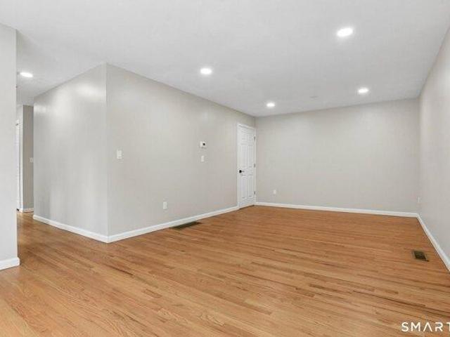 house with 2 bedroom, Hamden CT ES104790306