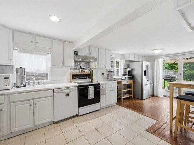 house with 2 bedroom, Hamilton MA DS104078164