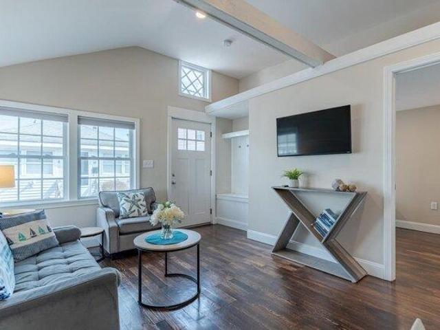 house with 2 bedroom, Hampton NH DLS102563134