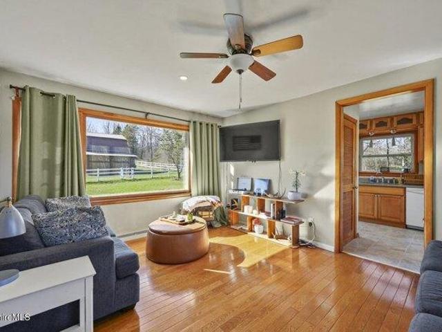 house with 2 bedroom, Hinsdale MA ES103623325