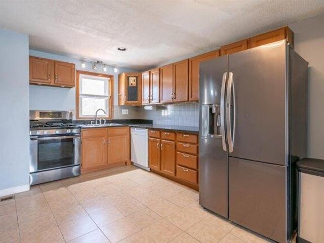 house with 2 bedroom, Hooksett NH DS102584275