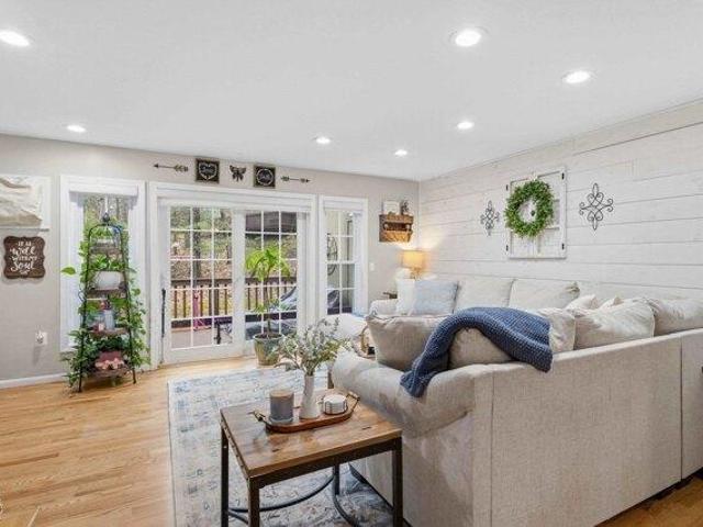 house with 2 bedroom, Hooksett NH ES103018875