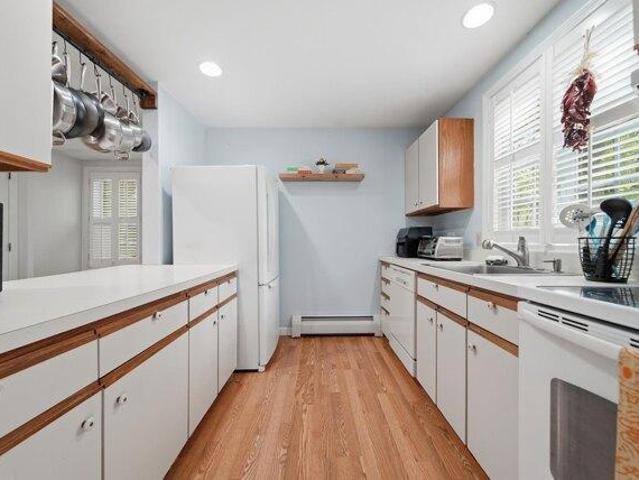 house with 2 bedroom, Hooksett NH ES103250753