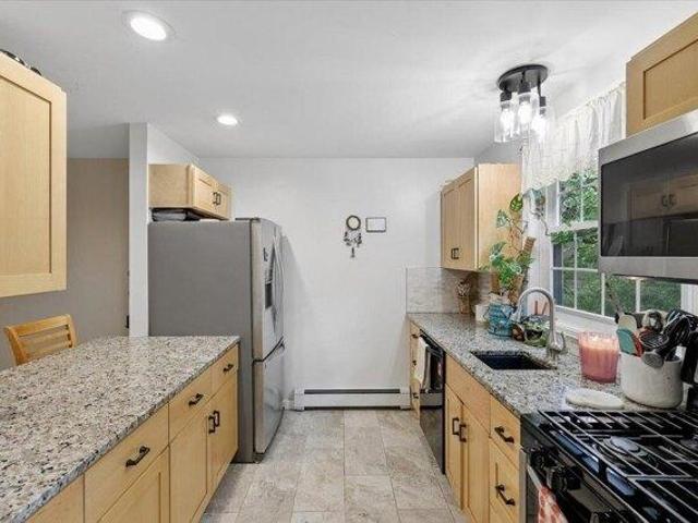 house with 2 bedroom, Hooksett NH ES105204310