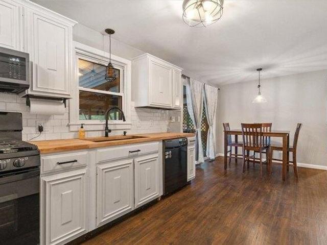 house with 2 bedroom, Holyoke MA ES102859482