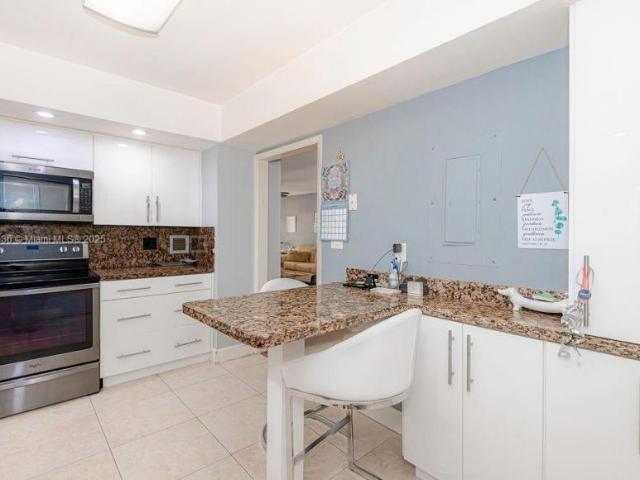 house with 2 bedroom, Hollywood FL FL DLS102243404