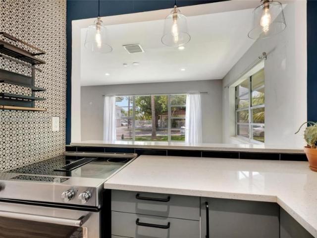 house with 2 bedroom, Hollywood FL FL DLS102659901