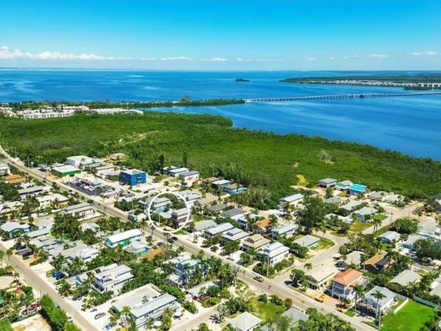 house with 2 bedroom, Holmes Beach FL DS102396359