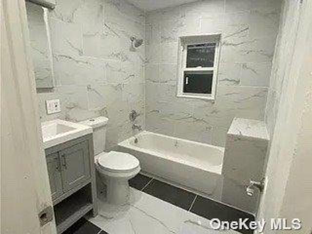house with 2 bedroom, Jamaica NY ES72692190