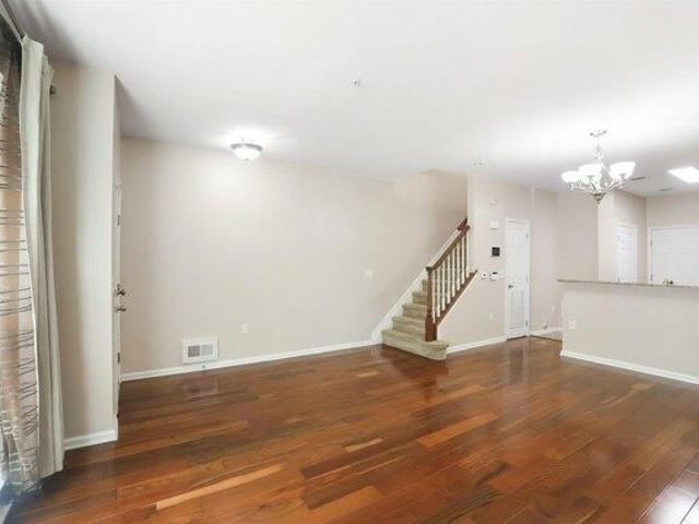 house with 2 bedroom, Jersey City NJ ES105124520