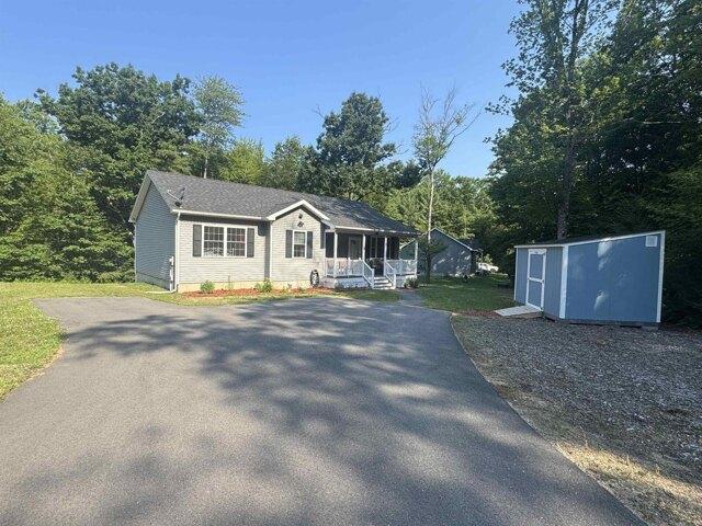 house with 2 bedroom, Laconia NH ES105092671