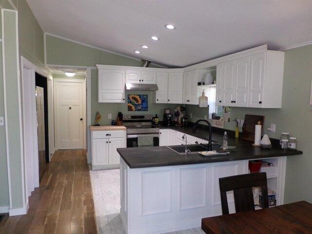 house with 2 bedroom, Laconia NH ES105107734