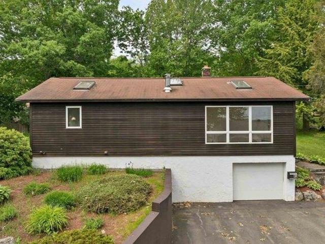 house with 2 bedroom, Laconia NH ES105116519
