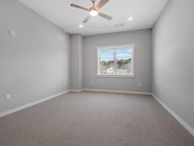 house with 2 bedroom, Laconia NH ES105204147
