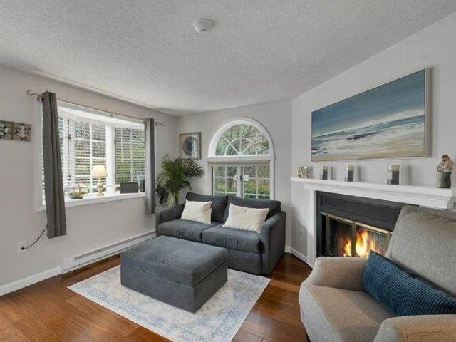 house with 2 bedroom, Laconia NH ES103221716