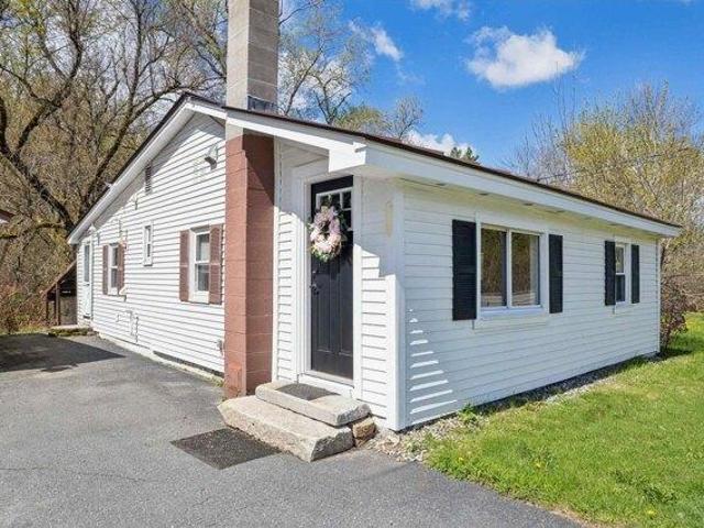 house with 2 bedroom, Lebanon NH DLS102727244