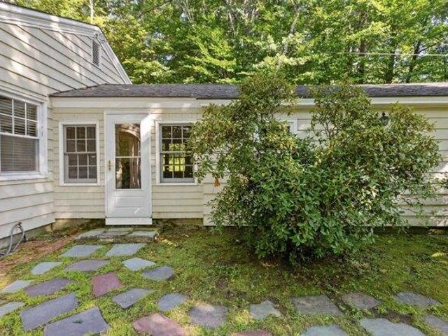 house with 2 bedroom, Lebanon NH ES105106807
