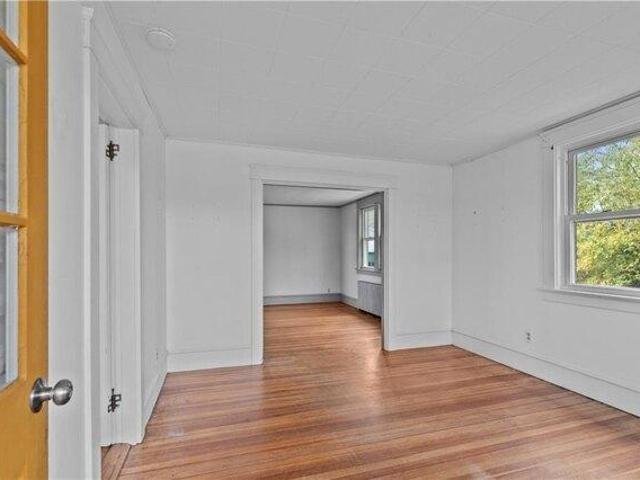 house with 2 bedroom, Little Compton RI DS102824751