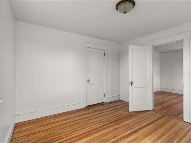house with 2 bedroom, Little Compton RI ES105095059