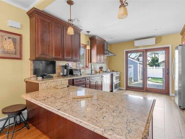 house with 2 bedroom, Lynbrook NY ES103601395
