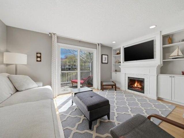 house with 2 bedroom, Manchester NH DLS102217728