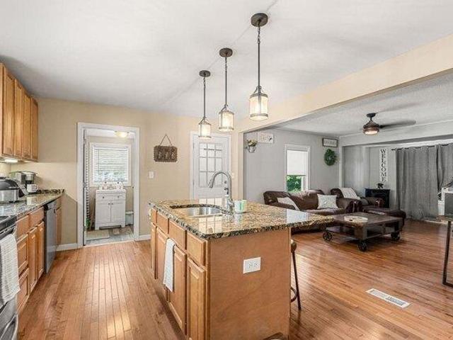 house with 2 bedroom, Manchester NH DS104442861