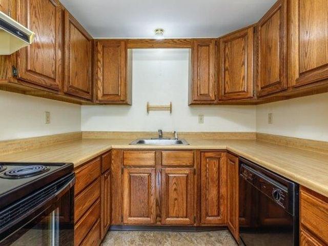house with 2 bedroom, Manchester NH ES104008491