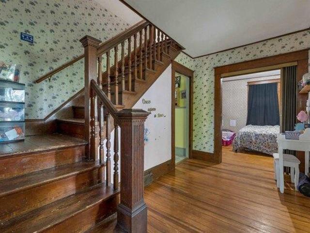 house with 2 bedroom, Manchester NH ES104410544