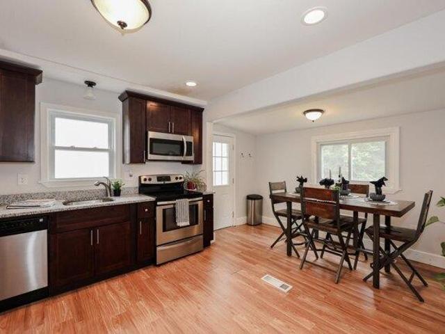 house with 2 bedroom, Manchester NH ES104571223