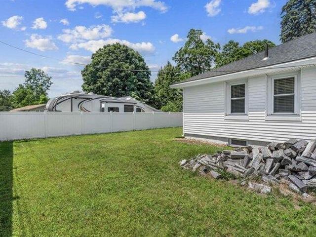 house with 2 bedroom, Manchester NH ES104571957