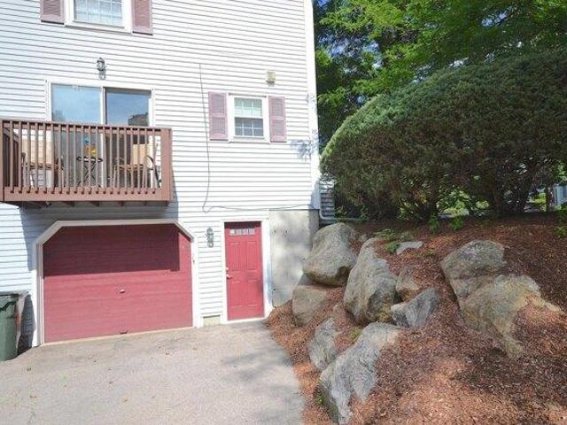 house with 2 bedroom, Manchester NH ES104757317